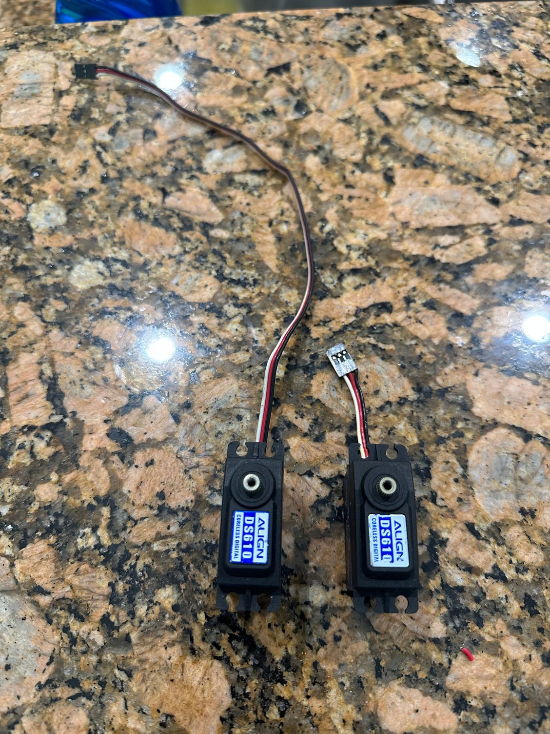 FS: 1/10 Servos - R/C Tech Forums