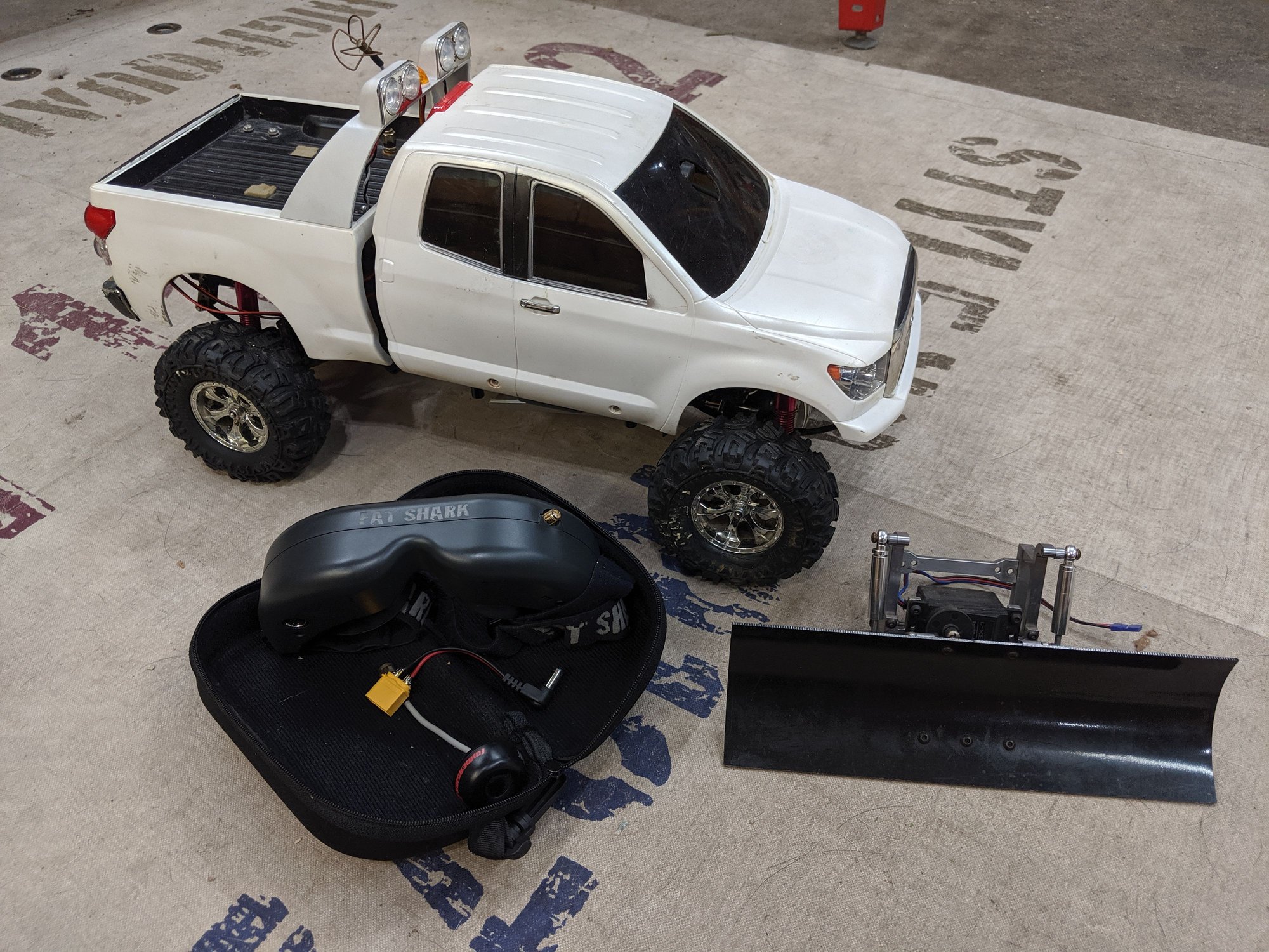 artr FPV Tamiya HiLift Toyota Tundra RC4WD Snow Plow - Custom 4x4 ...
