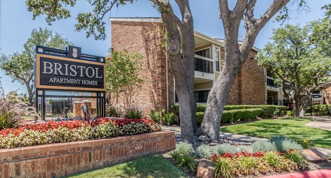 Bristol Reviews - Dallas, TX | 4055 Frankford Road | 89 Apartment Reviews