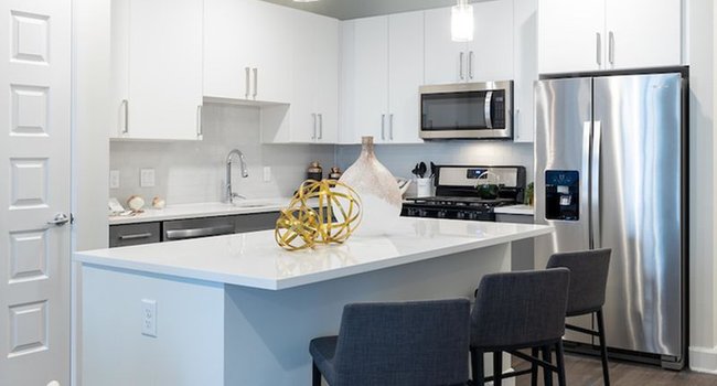 Two Lakes Edge Reviews - Woodlands, TX | 2000 Hughes Landing Blvd | 37 ...