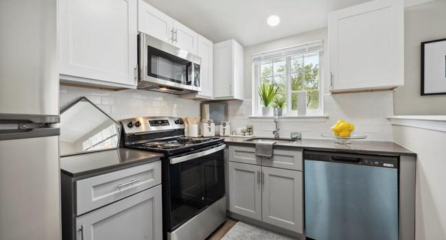 Rolling Green Apartments Reviews - Norristown, PA | 2622 Swede Rd | 30 ...