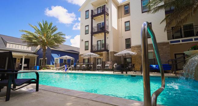 Avalon Place Reviews - San Antonio, TX | 6676 UTSA BLVD | 56 Apartment ...