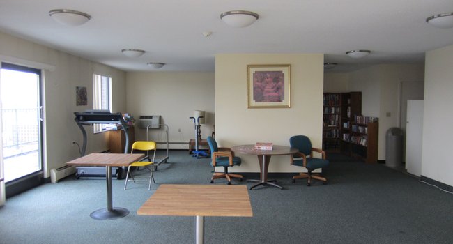 Jaclen Tower Reviews - Beverly, MA | 215 Rantoul Street | 5 Apartment ...