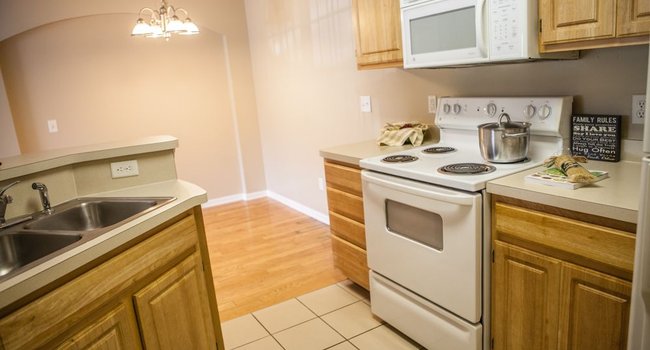 Town Commons Reviews - Howell, MI | 1601 Town Commons Drive | 28 ...