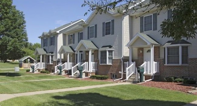 Wyndtree Townhouses Reviews - Springfield, MI | 10 Wyndtree Drive | 40 ...