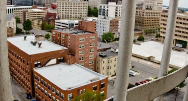 Riley Towers - 186 Reviews | Indianapolis, IN Apartments for Rent ...